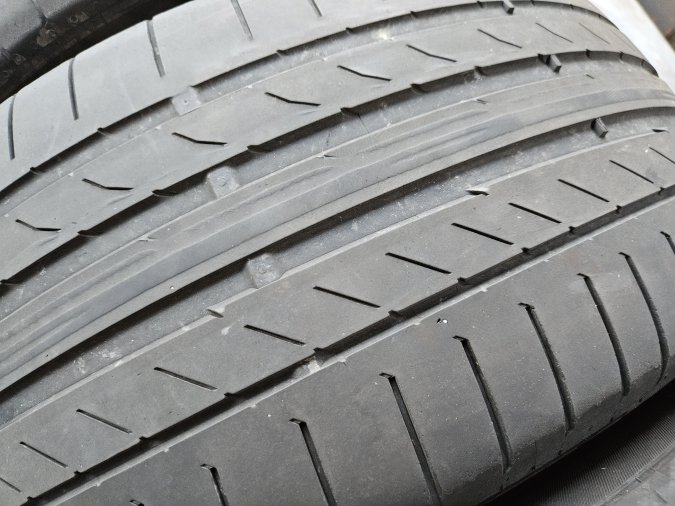 225/45 R18 Continental