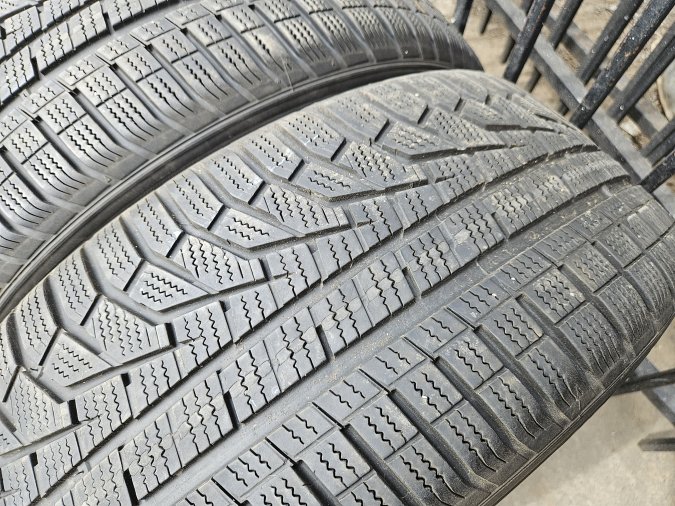 235/55 R18 Hankook