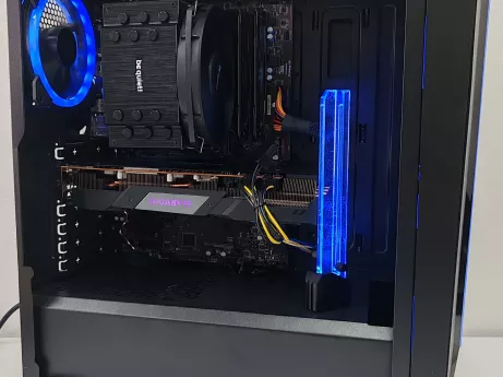 GAMER i7 7700k, 32GB, 500GB ssd, RX 5700 XT 8gb + Igre