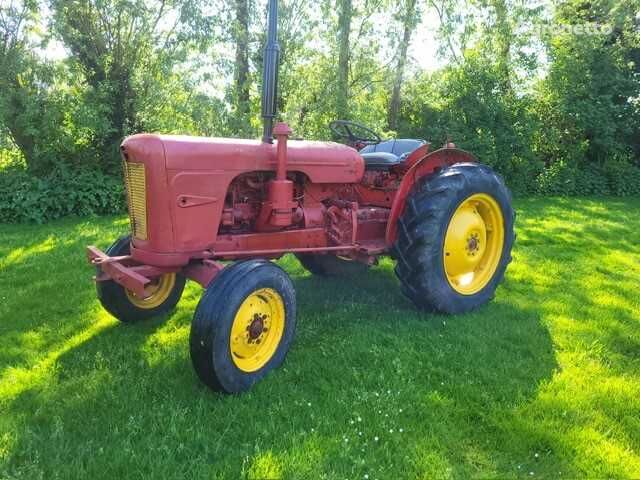 Prodaje se David Brown 850 traktor točkaš na aukciji