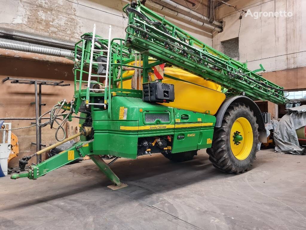 John Deere R 962 i vučena prskalica