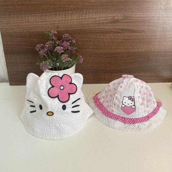 Hello Kitty i H&M dve kape u kompletu vel.1-3 god