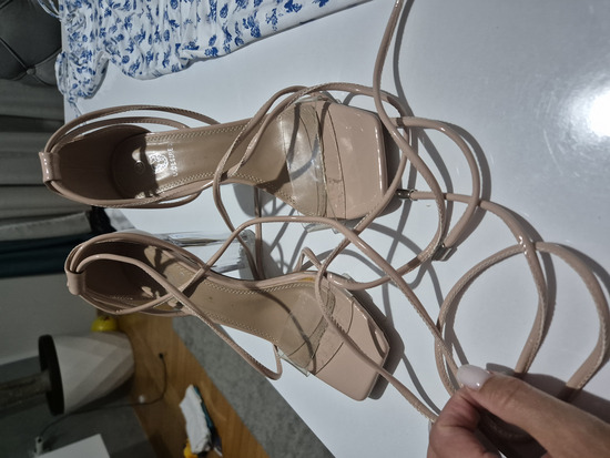 Sandale na vezivanje