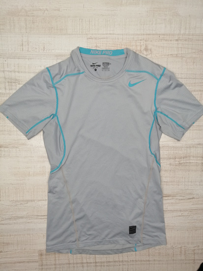 Nike PRO HYPERCOOL aktivna majica vel. S