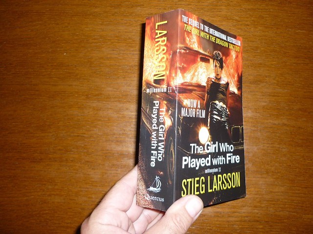 Stieg Larsson THE GIRL WHO PLAYED WITH FIRE