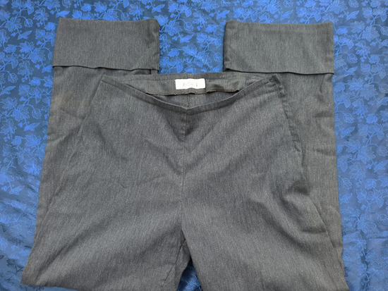 Kratke sive poslovne pantalone