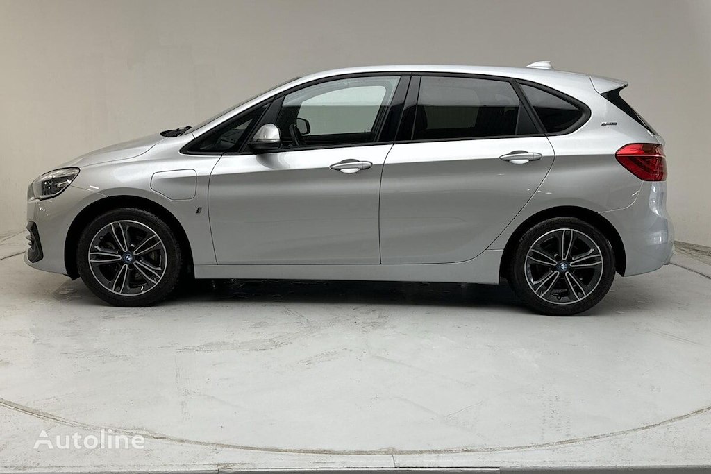 Prodaje se BMW 2-serien krosover na aukciji