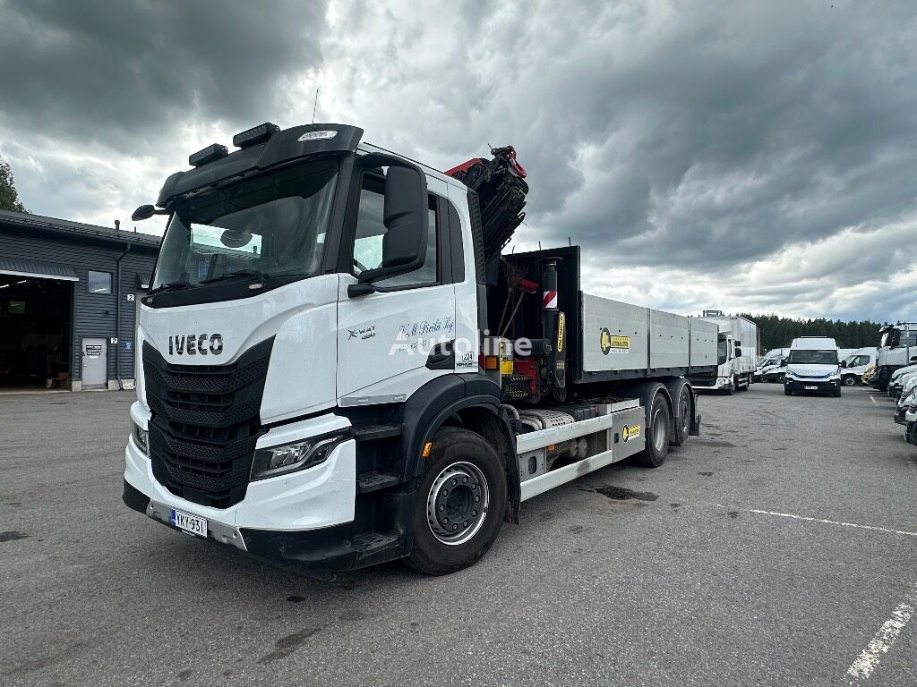 IVECO S-Way AD 260S48 kamion s ravnom platformom