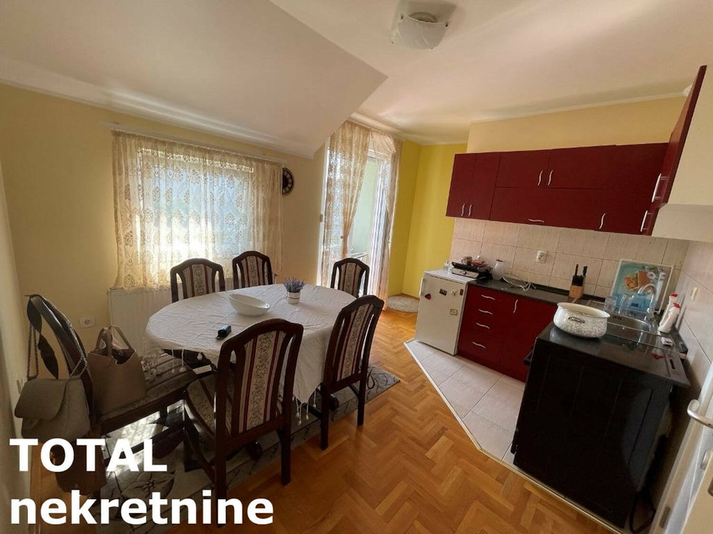 Trosoban stan NOVI SAD, 151600€