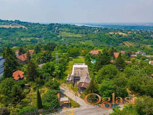 Fenomenalna kuca na Popovici sa pogledom na grad!