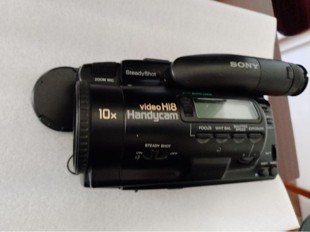 Video kamera Sony CCD-TR808E - NEISPRAVNA