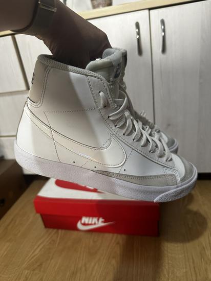 Nike blazer patike S N I Ž E N O