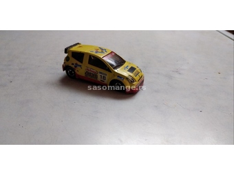 Majorette Citroen C2,oko 1:57 malo izgreban .Imam jos autica iz ove serije.