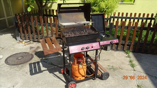 Američki plinski roštilj BBQ