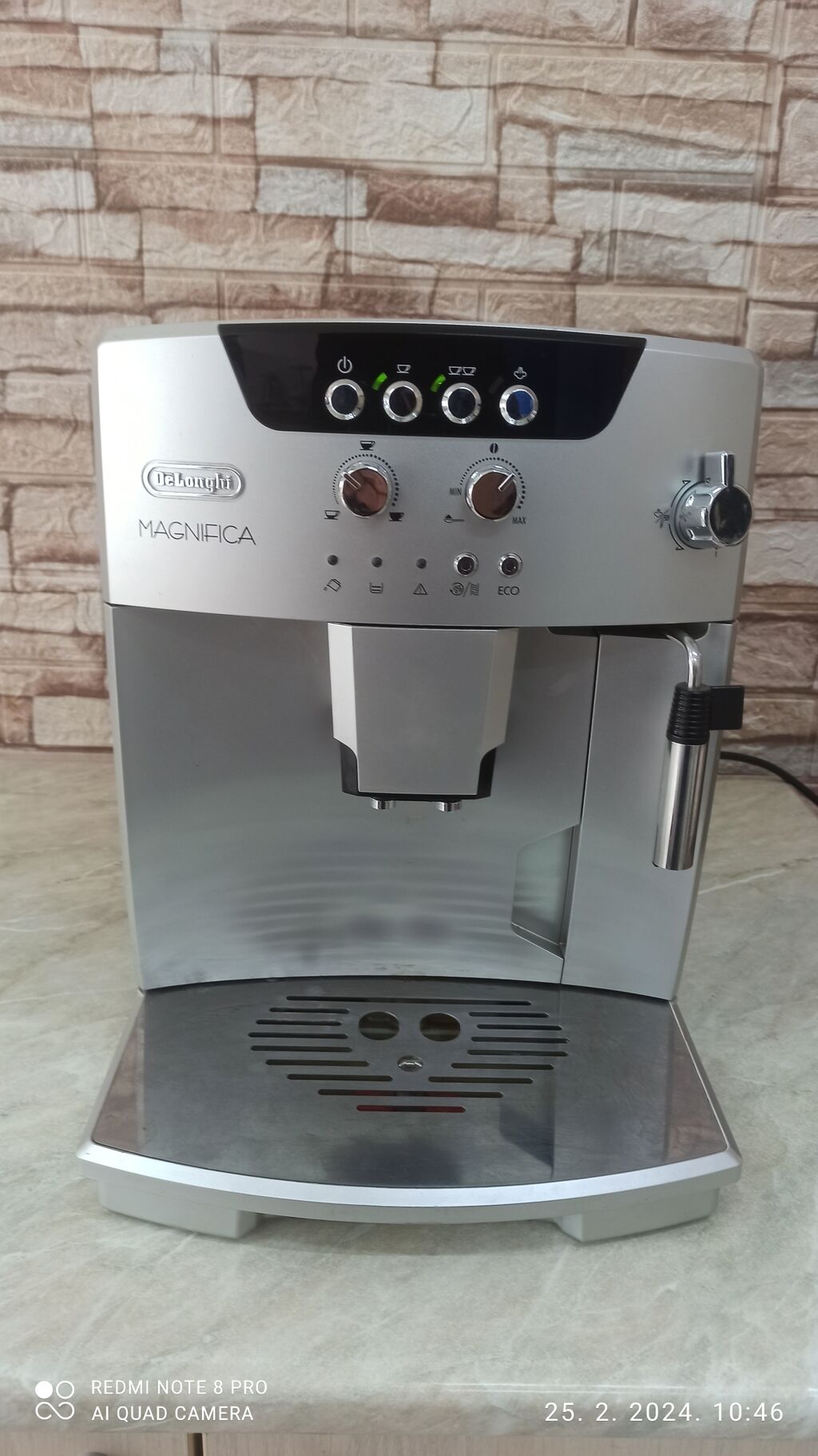 DeLonghi Magnifica automatski espresso kafe aparat. Dobro poznat i