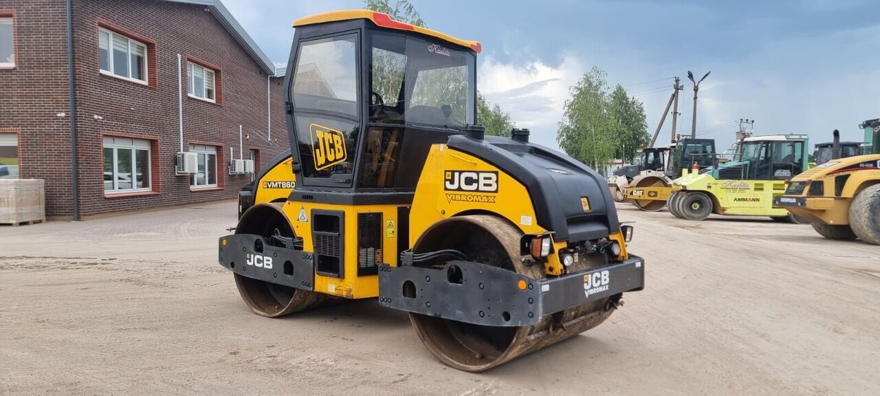 JCB VMT 860 valjak za asfalt