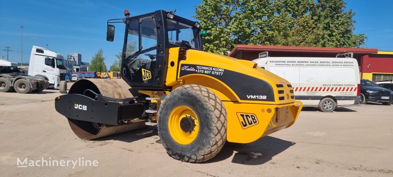 JCB VM 132 kompaktor s jednim valjkom