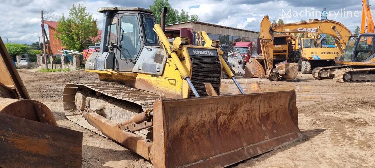 Komatsu D65 PX-12 buldožer