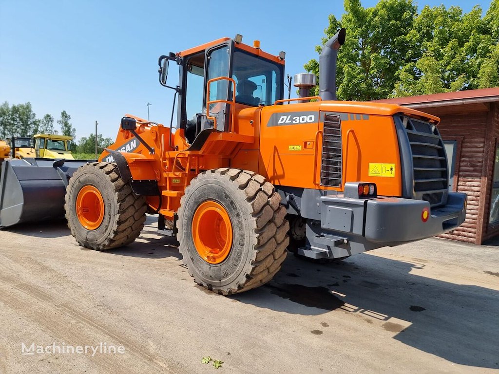 Doosan DL300 prednji utovarivač