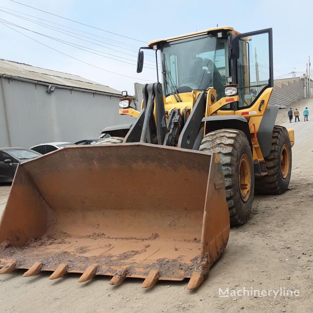 Volvo L120 F prednji utovarivač