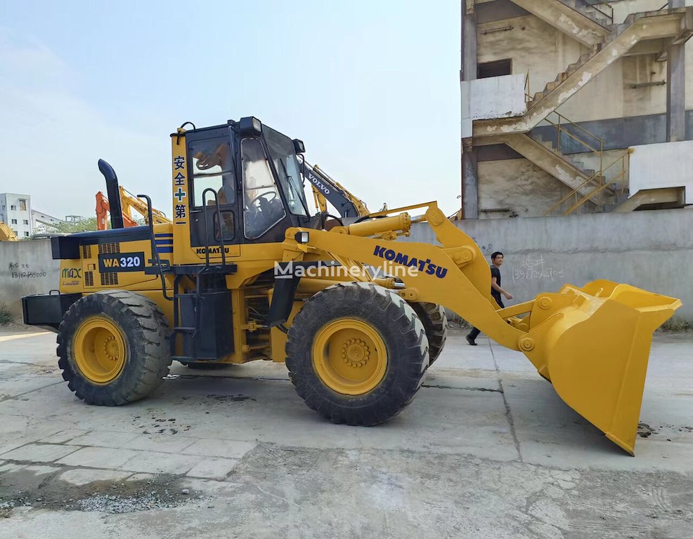 Komatsu WA320 prednji utovarivač