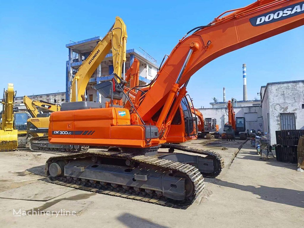 Doosan DX300 bager guseničar