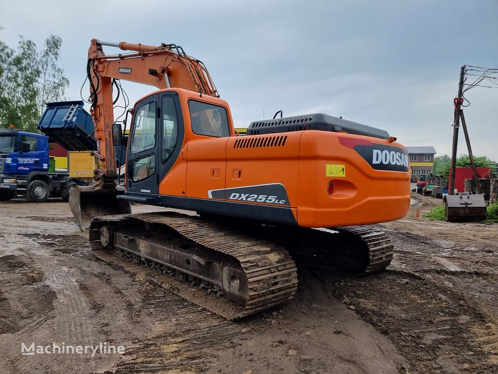 Doosan DX 255LC bager guseničar