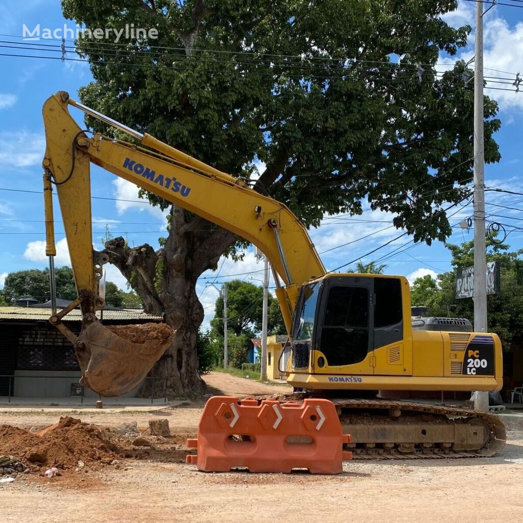 Komatsu PC200-8 bager guseničar