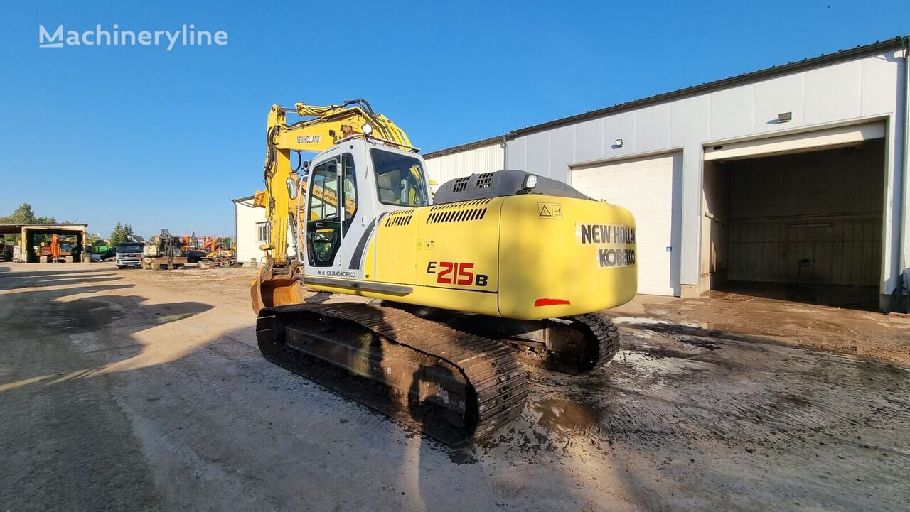 New Holland E215 B bager guseničar