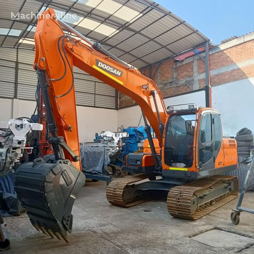 Doosan DX140LC bager guseničar