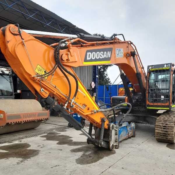 Doosan DX 300LCA bager guseničar