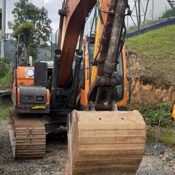 Doosan DX140LC bager guseničar