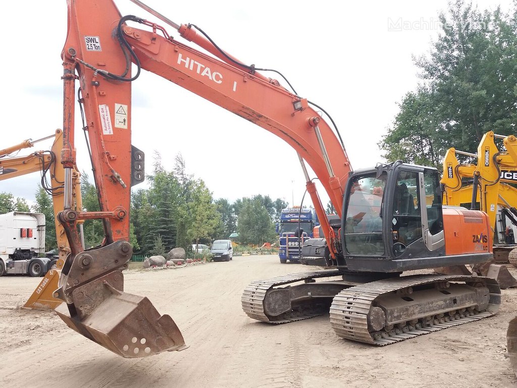 Hitachi ZX210LC-3 bager guseničar