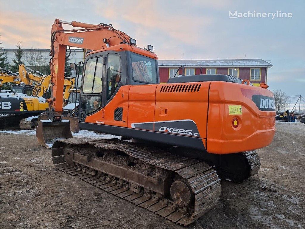 Doosan DX 225LC bager guseničar