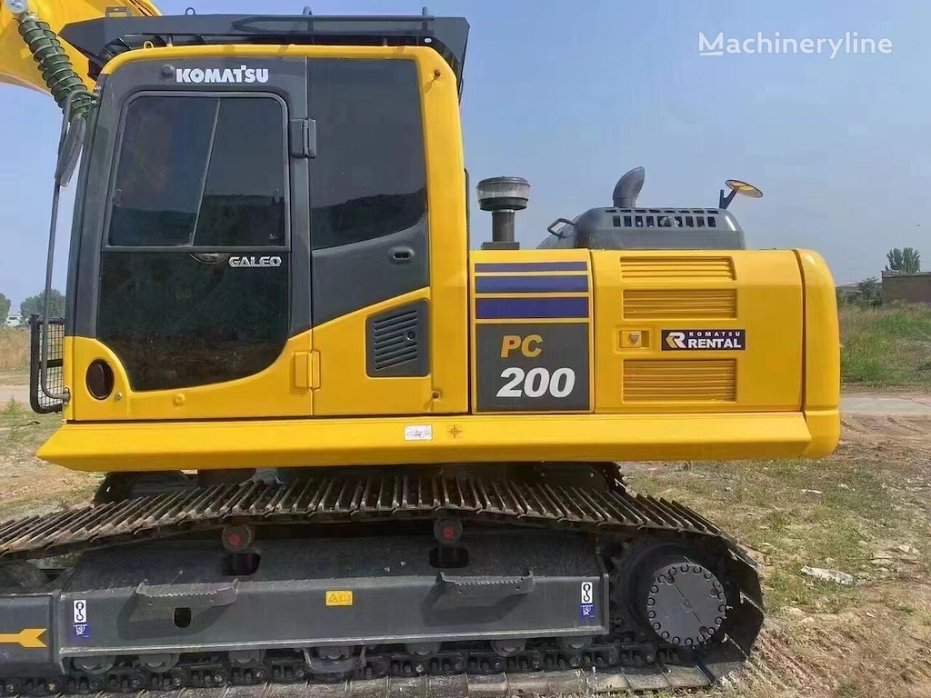 Komatsu PC200-8 bager guseničar