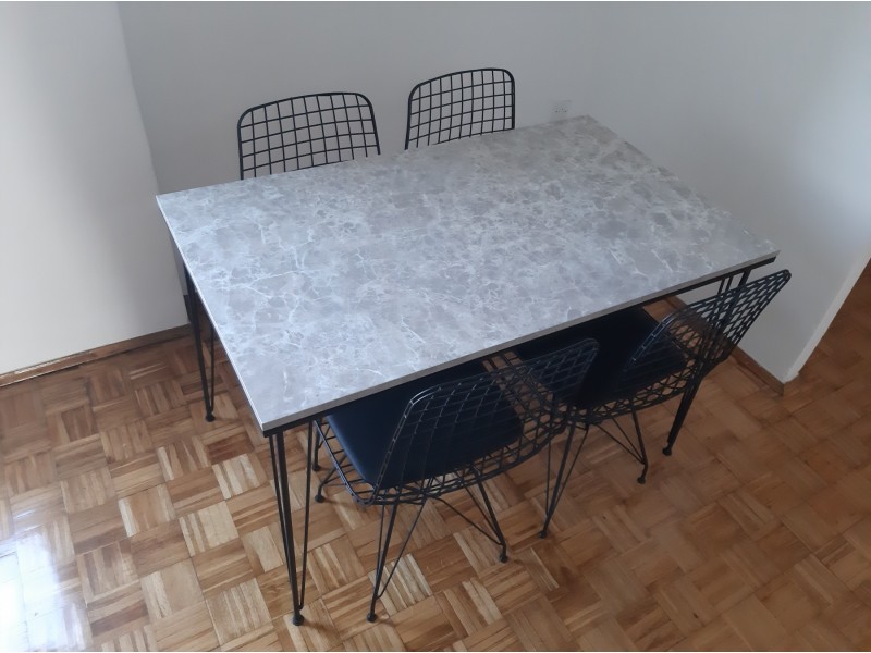 Nov kuhinjski/trpezarijski set - sto i stolice