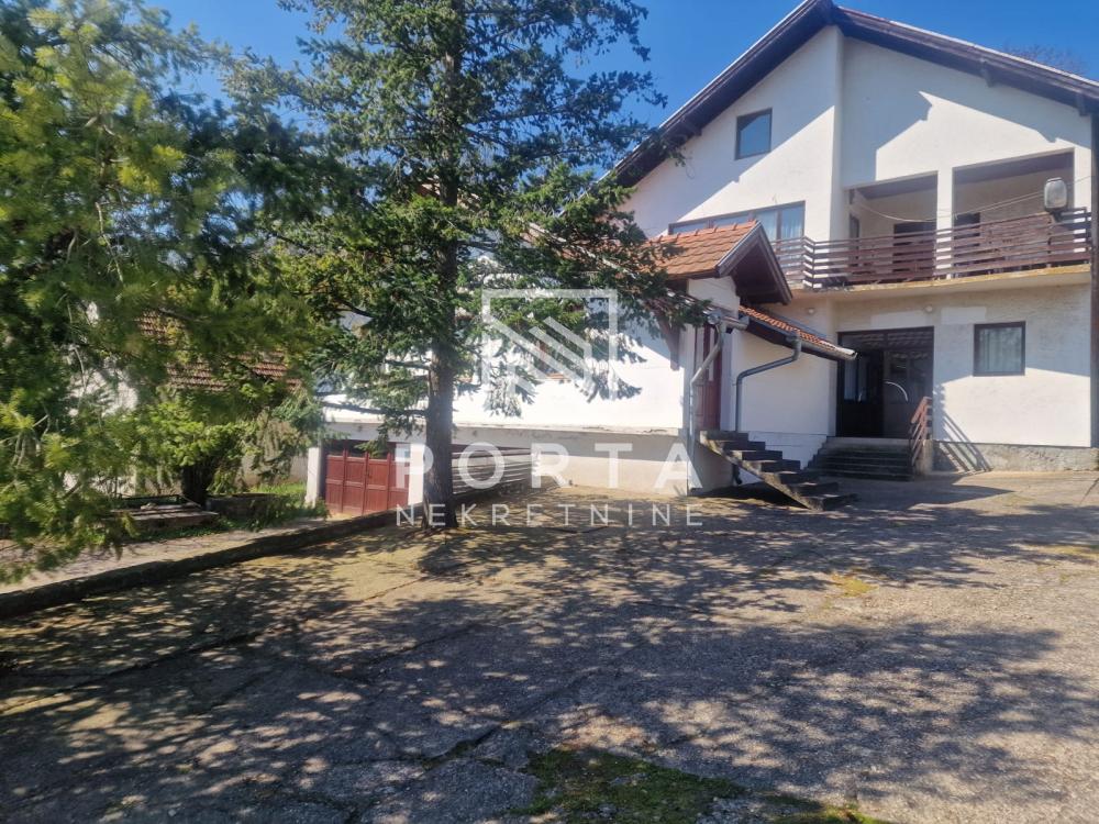 Barajevo,centar,kuća i plac,30 parking mesta,hitno ID#1460
185.000 €