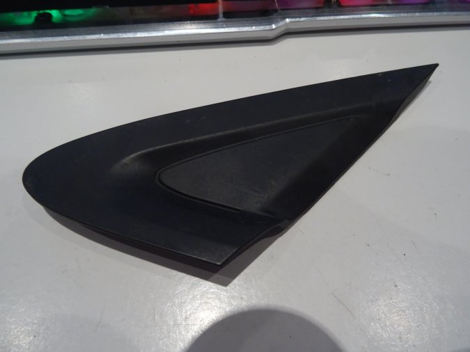 TROUGAO PLASTIKA SA KRILA LEVA 735428820