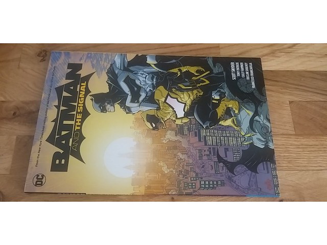 Batman and the signal TPB