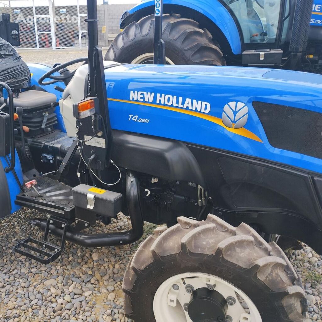 New Holland TD85F traktor točkaš