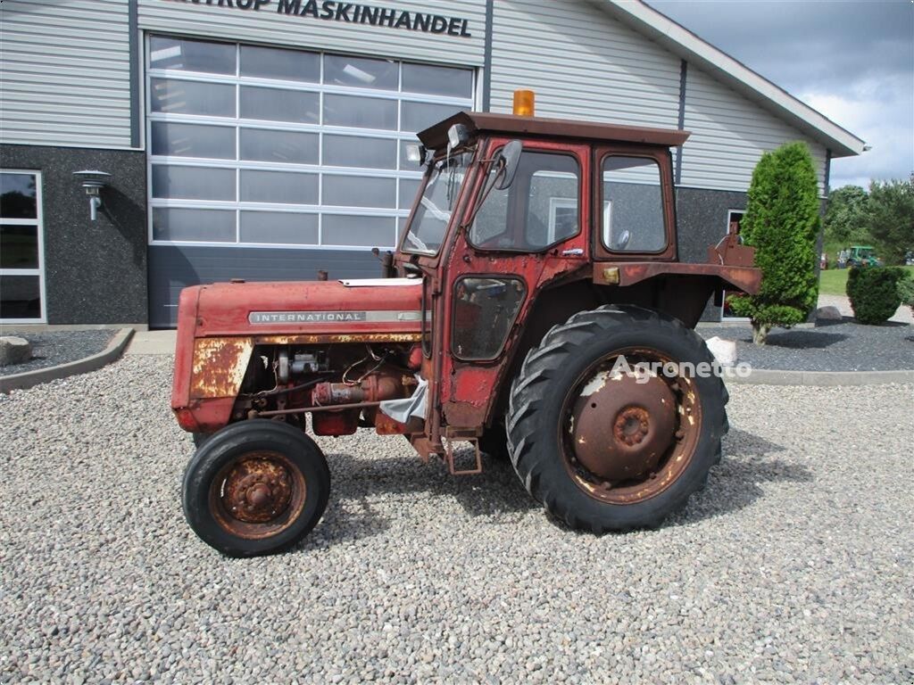 IH  444 Motor sidder fast traktor točkaš