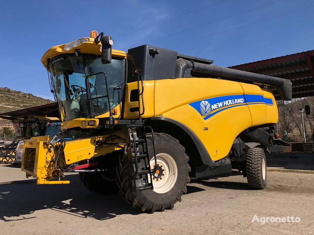 New Holland CX740 kombajn za žito