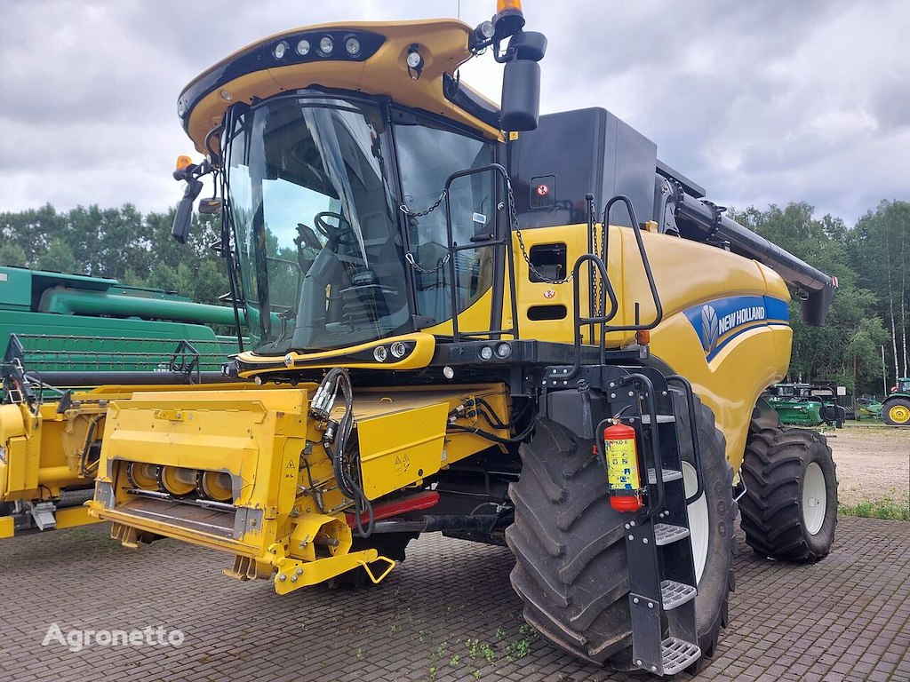 New Holland CX8.85 kombajn za žito