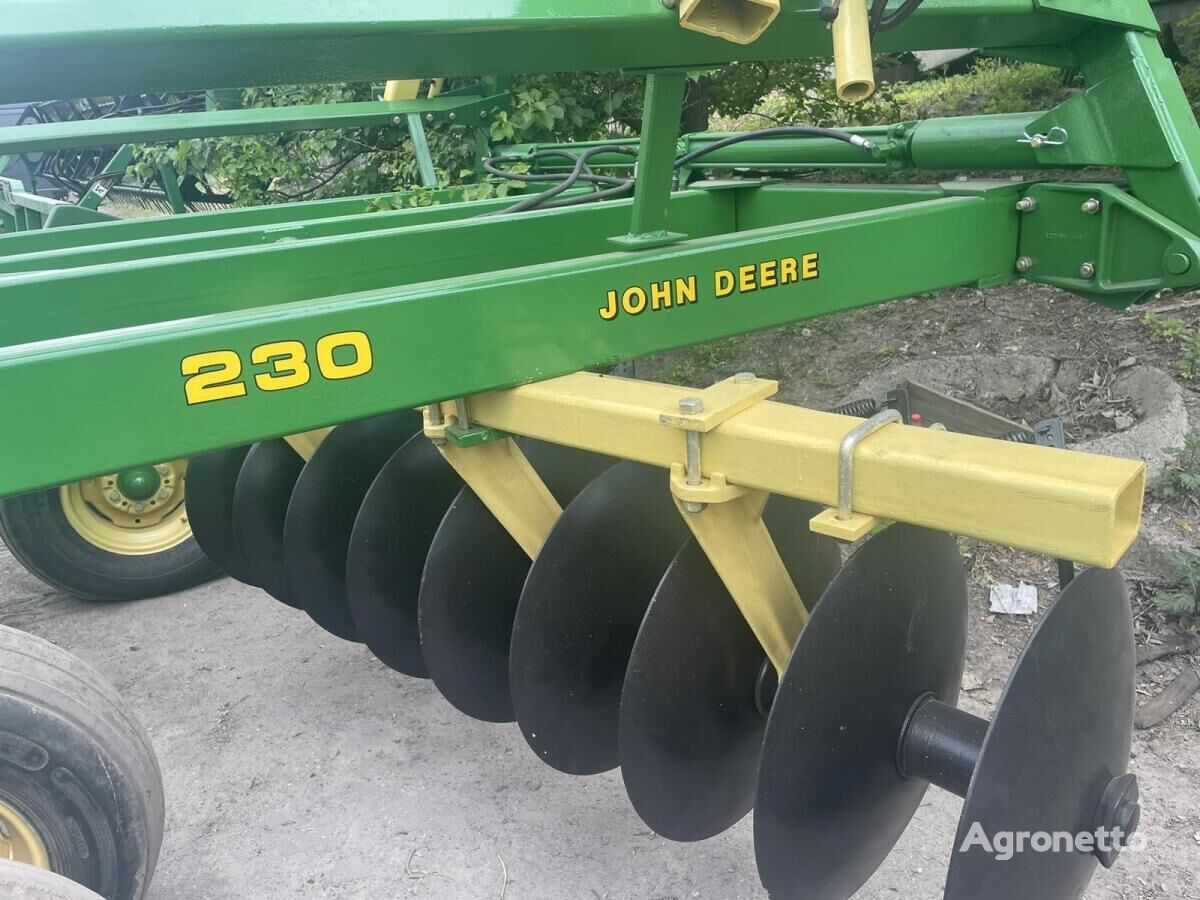 John Deere 230 tanjirača