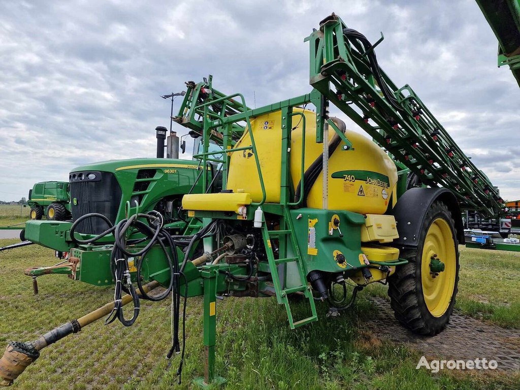 John Deere M740 vučena prskalica