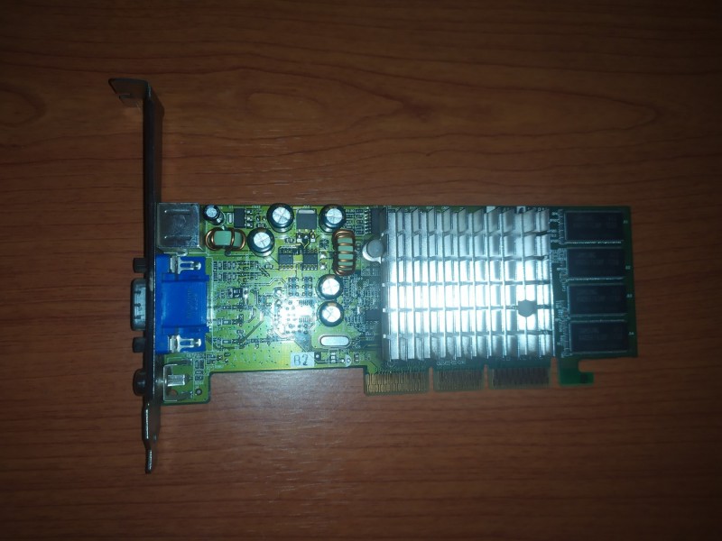 Winfast 340 (GeForce FX 5200) AGP 8x 128MB