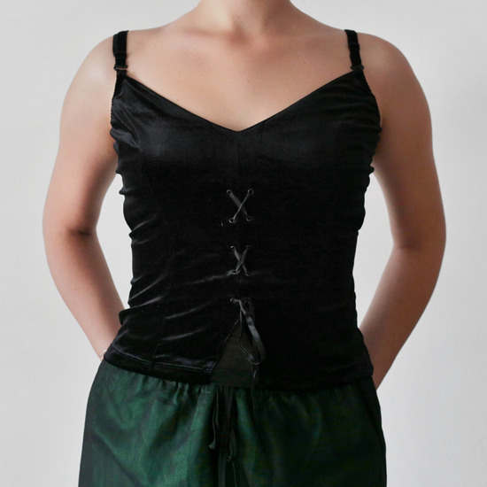 Gothic velvet top sa pertlanjem