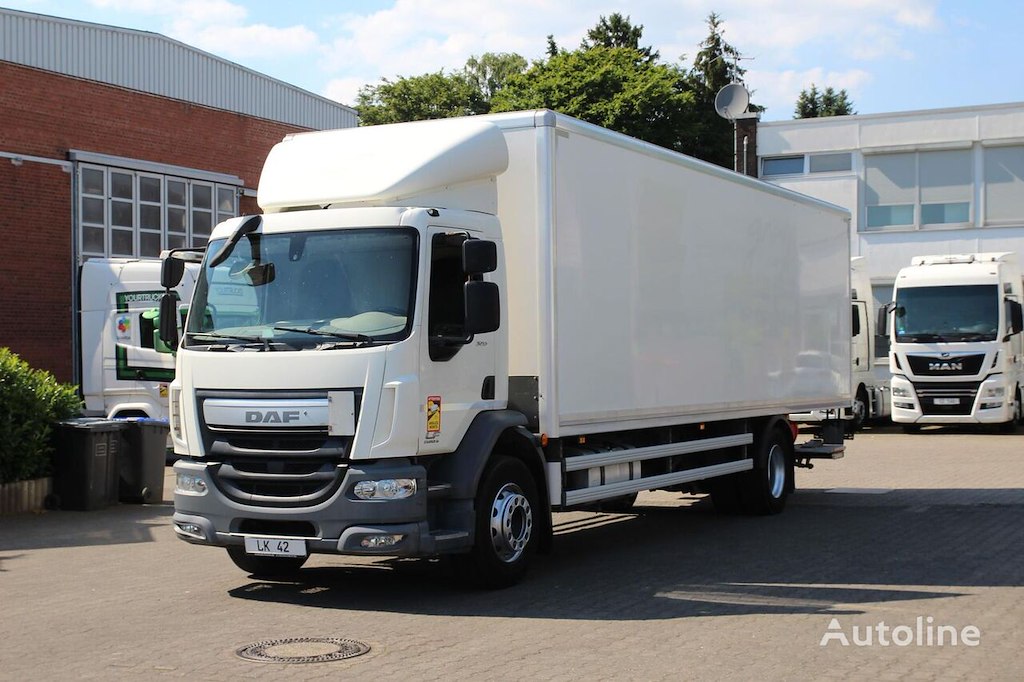 DAF LF 320 Koffer 8,7m / Rolltor + LBW / Klima / ACC kamion furgon