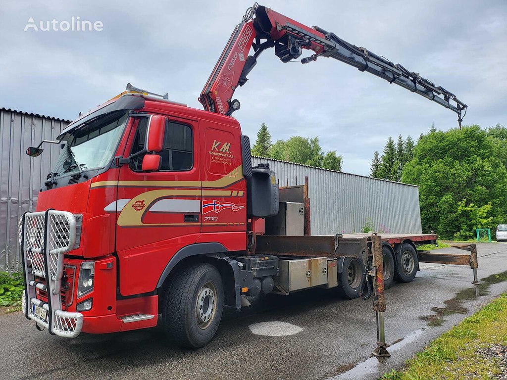 Volvo FH700 8X4 FASSY F365XP + VINCH kamion s ravnom platformom