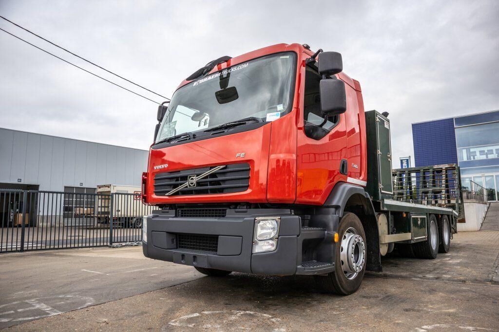 Volvo FE 340-6x2 105 500 KM kamion s ravnom platformom